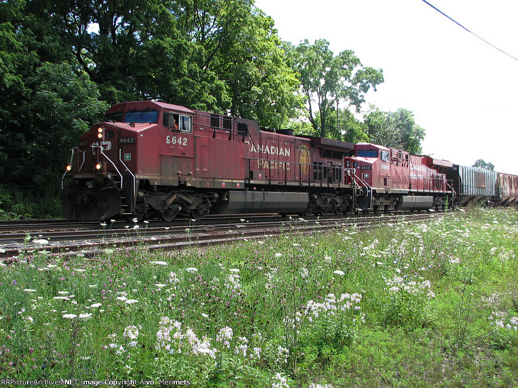CP 9642 east at Woodstock